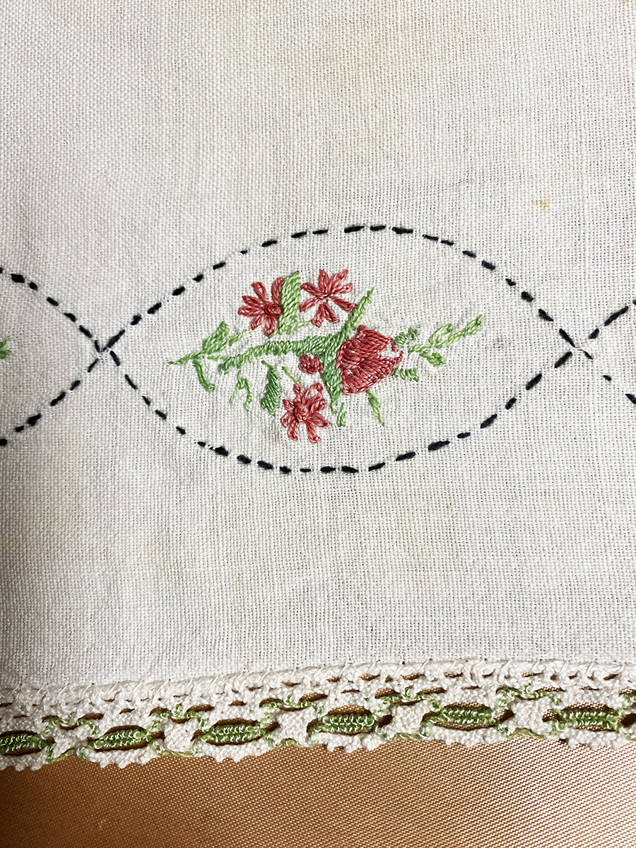 Vintage Linen Pin Cushion - Bella Crafts Publishing